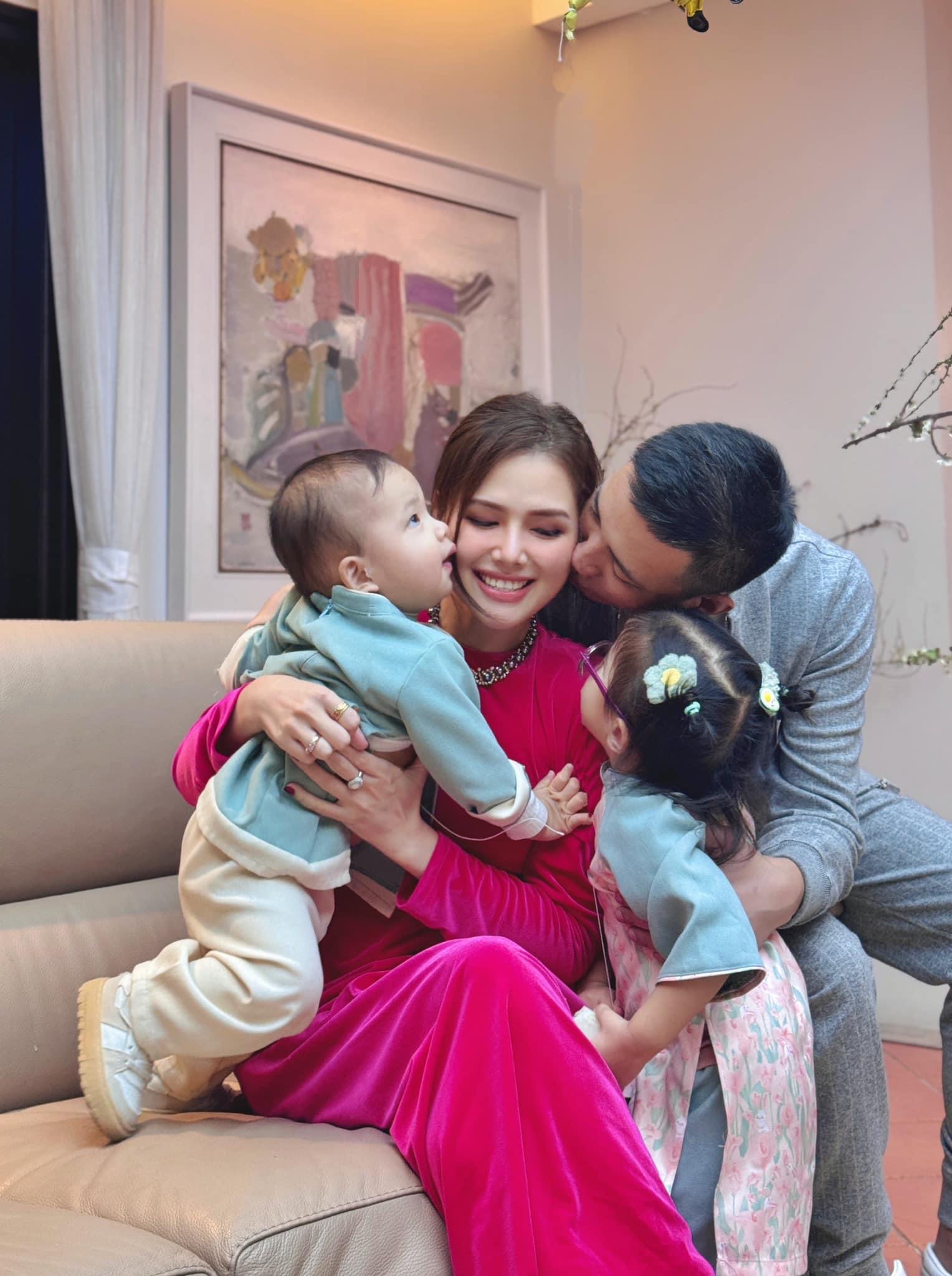 Phanh Lee tụ họp bên hội bạn mỹ nhân