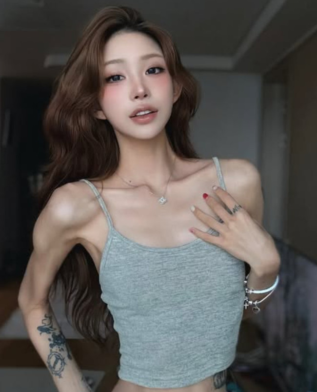 Con gái cố diễn viên Choi Jin Sil gây sốc với thân hình gầy trơ xương ...